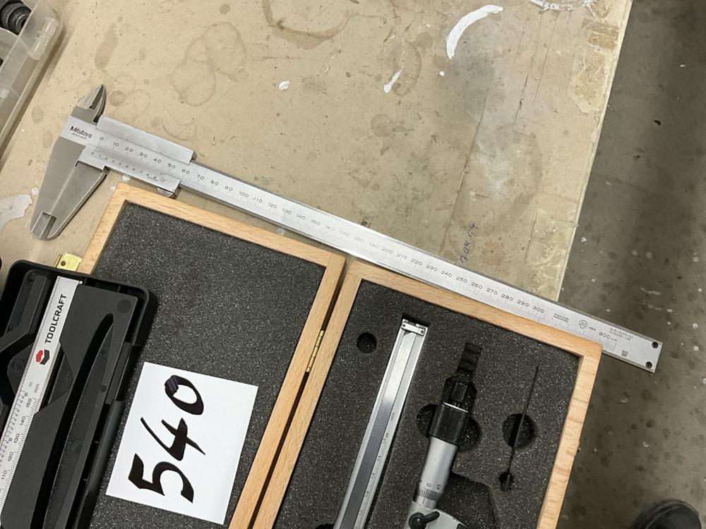 Various measuring tools | Dome Auctions